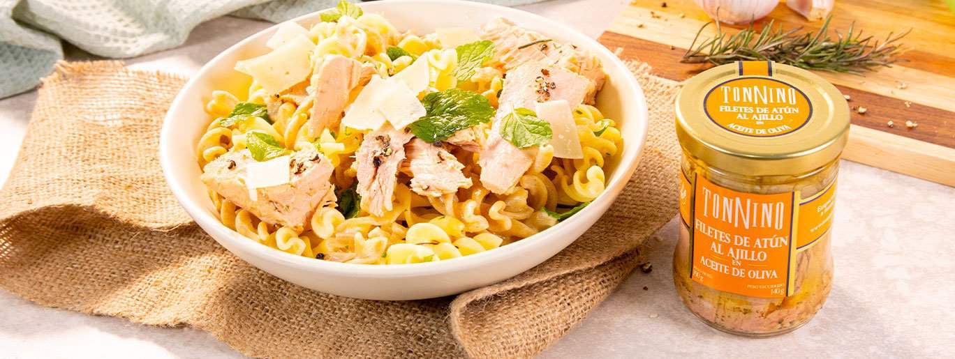 FUSILLI ALFREDO SIN GLUTEN CON ATÚN TONNINO AL AJILLO - Tonnino | Tonnino